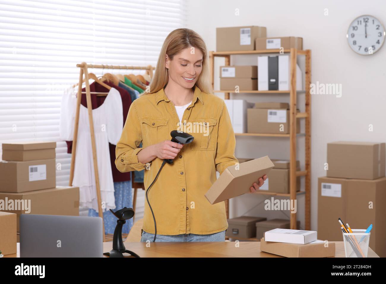 Woman scanner reading parcel hi-res stock photography and images - Alamy