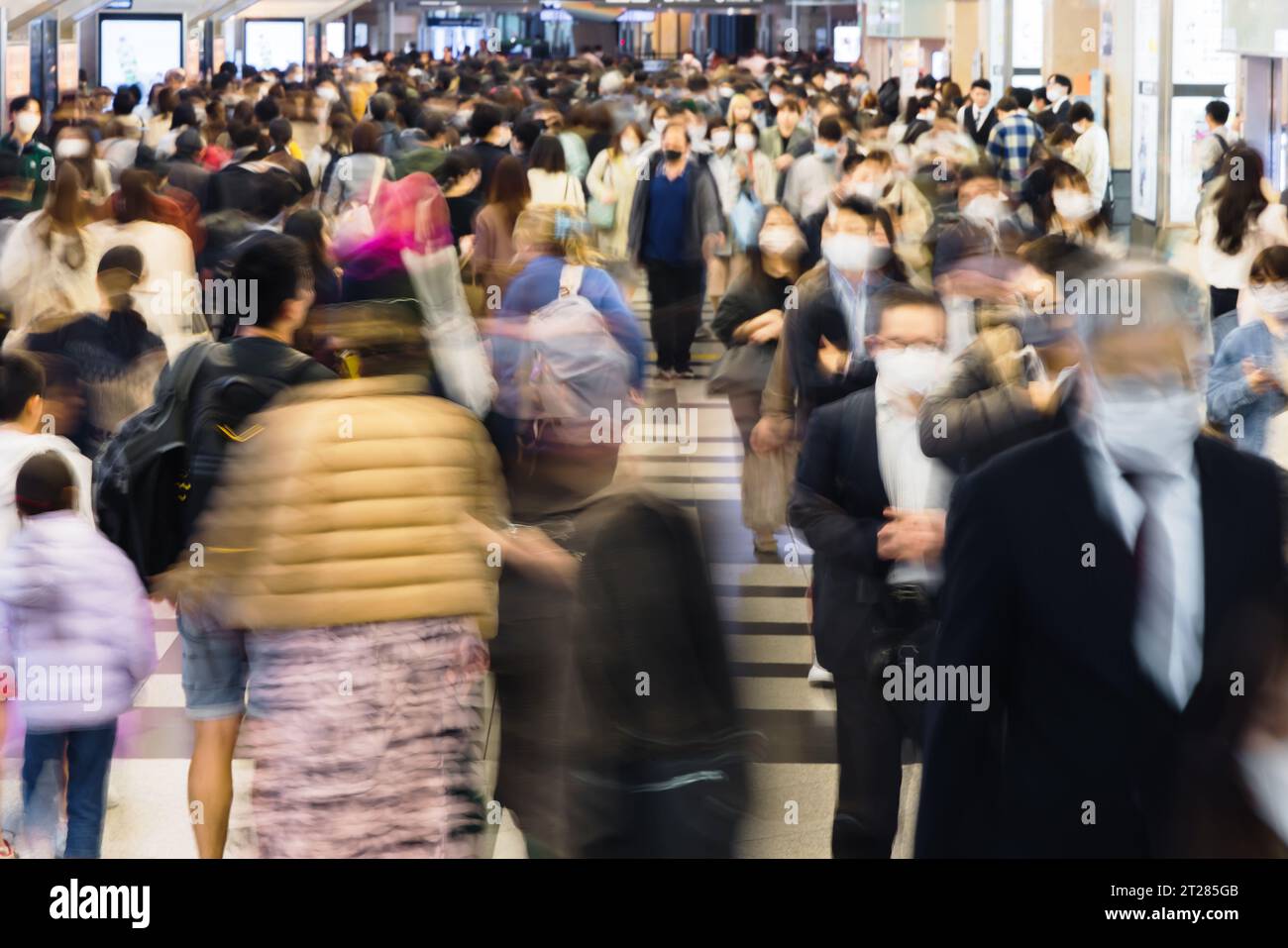 Tokyo subway crowd hi-res stock photography and images - Alamy