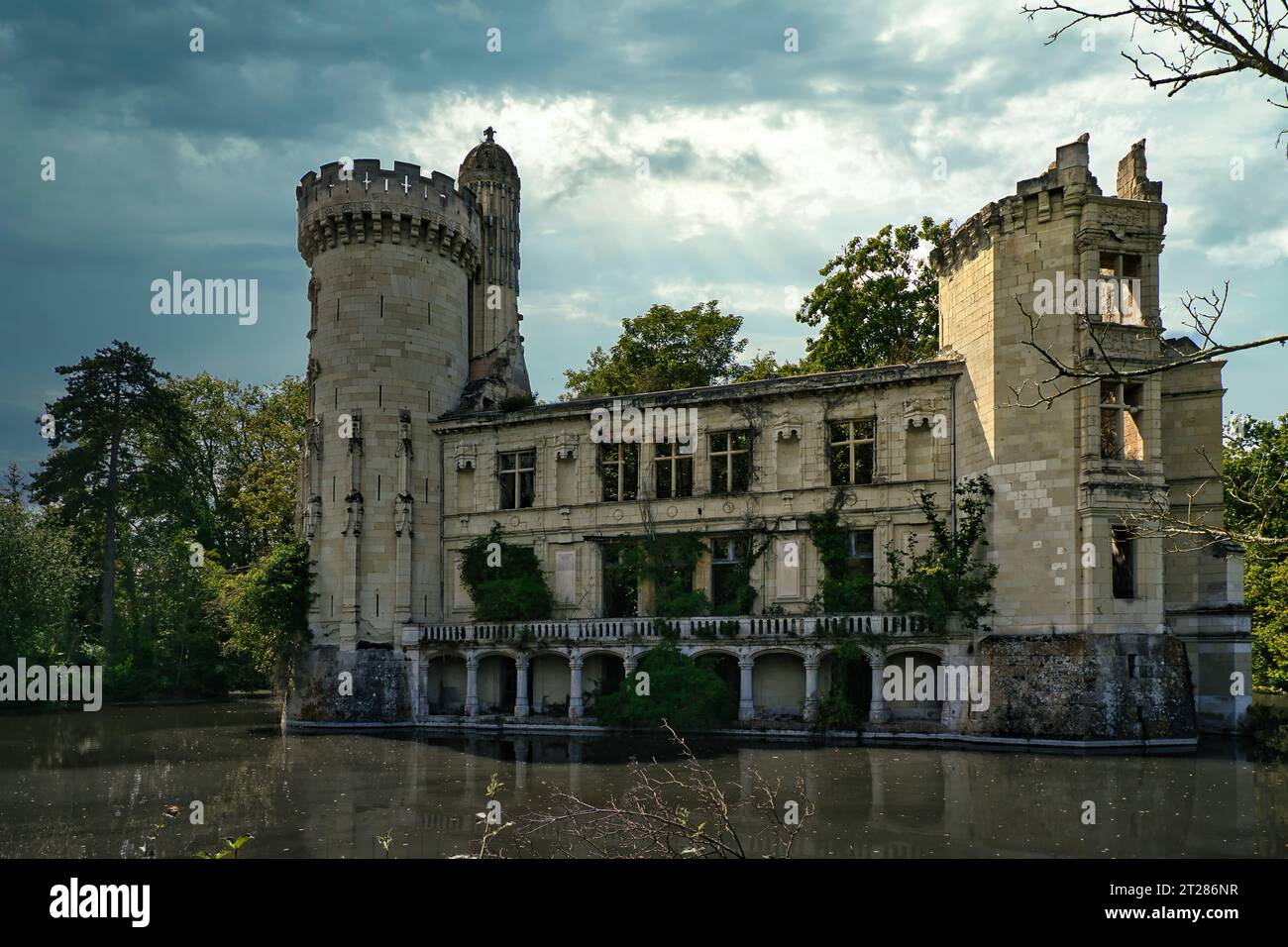 Château de la Mothe Chandeniers Stock Photo - Alamy