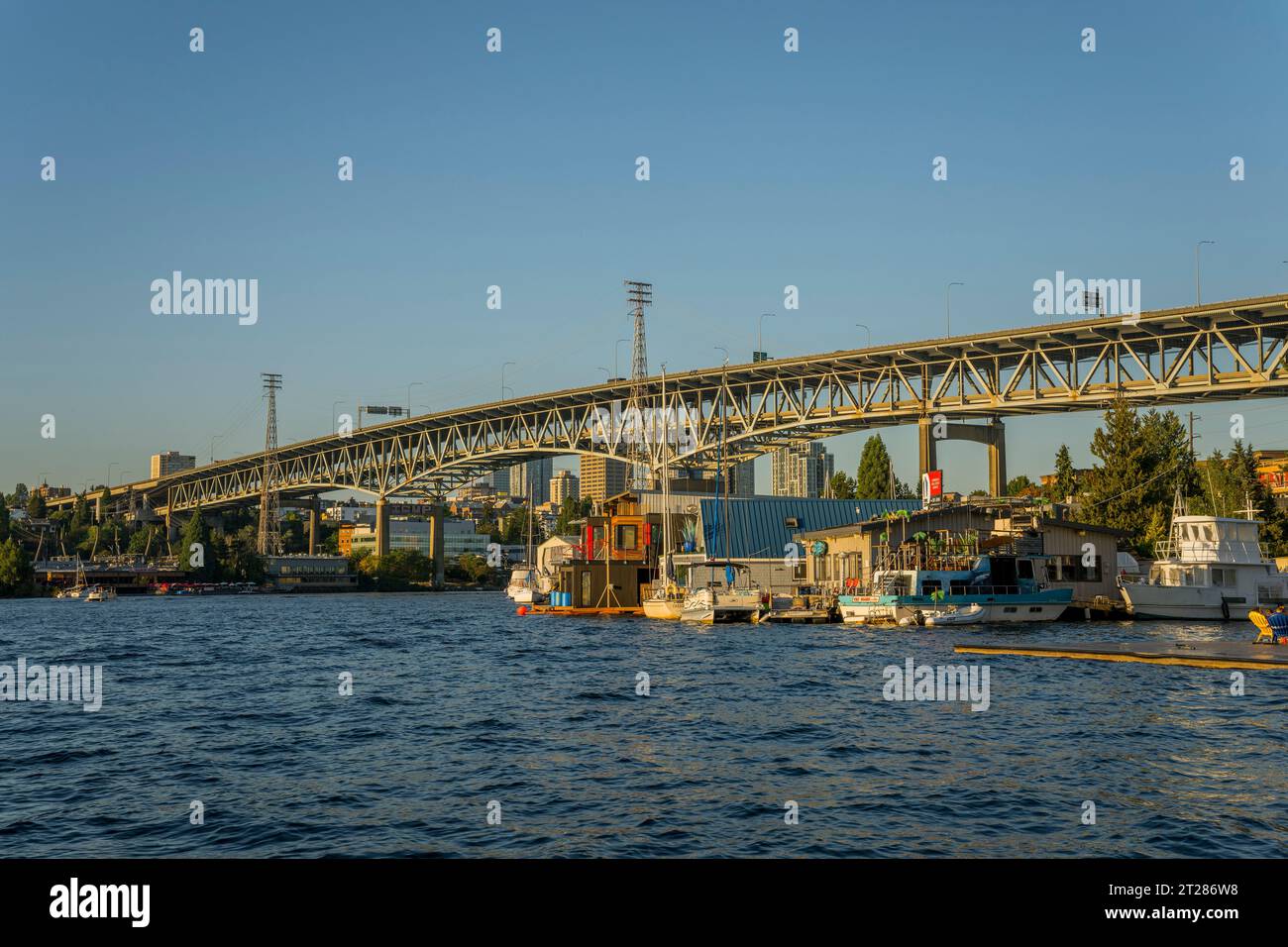 View of houseboats on Lake Union and the I-5 bridge in Seattle ...