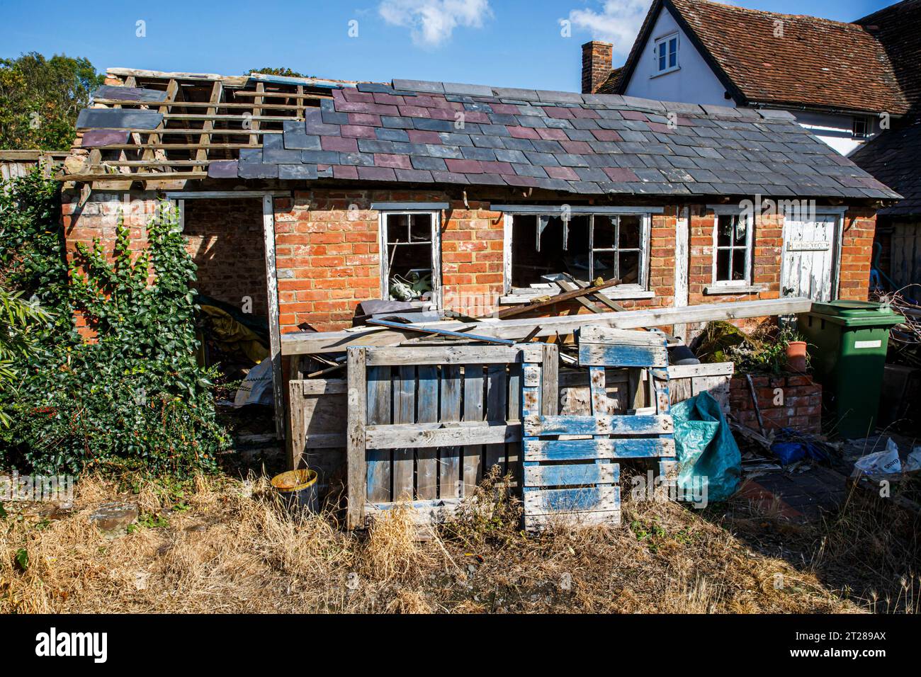 Abandoned derelict house Stock Photo - Alamy