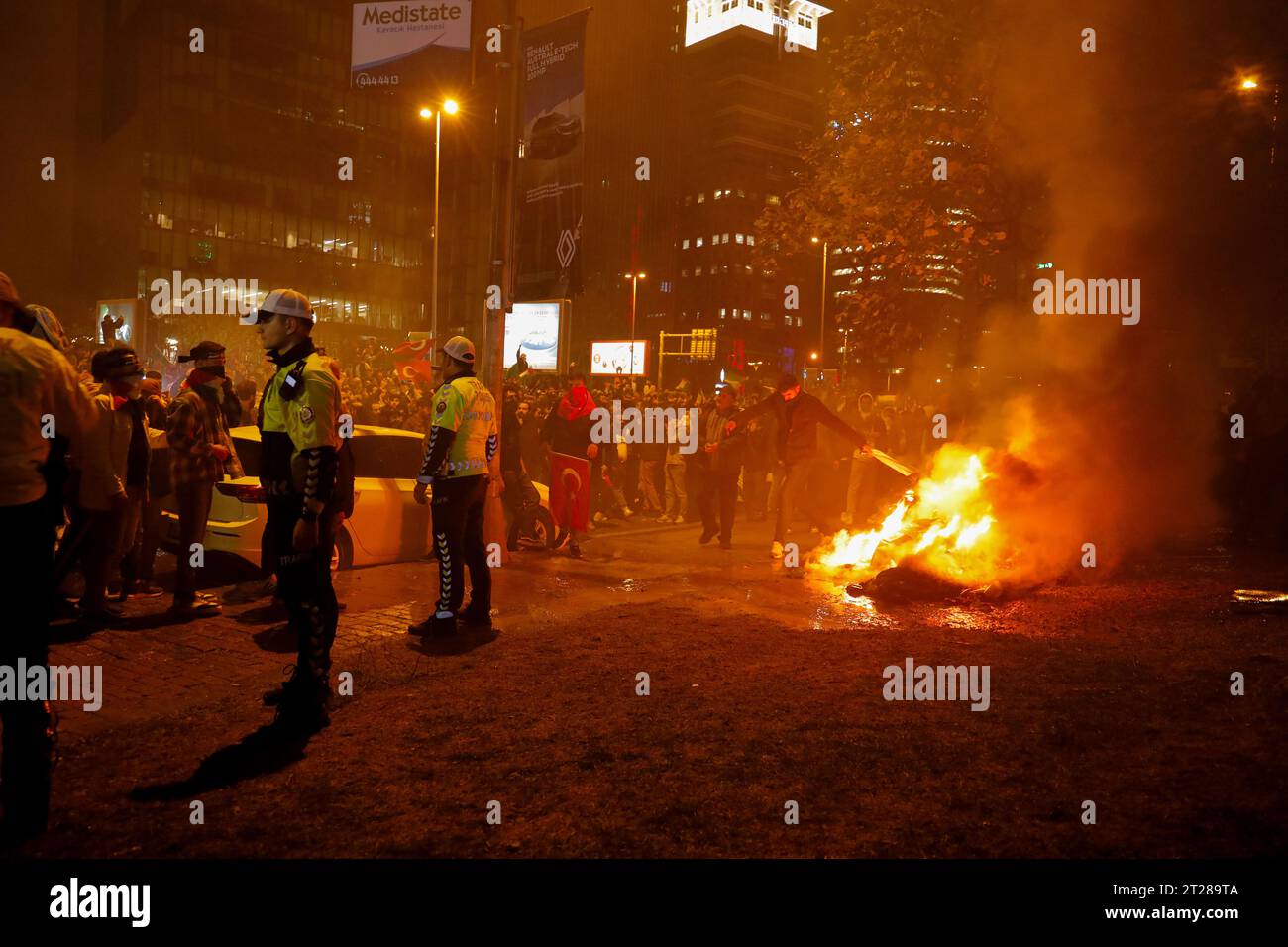 Istanbul, Istanbul, Turkey. 18th Oct, 2023. Hundreds of Turks and Arabs ...