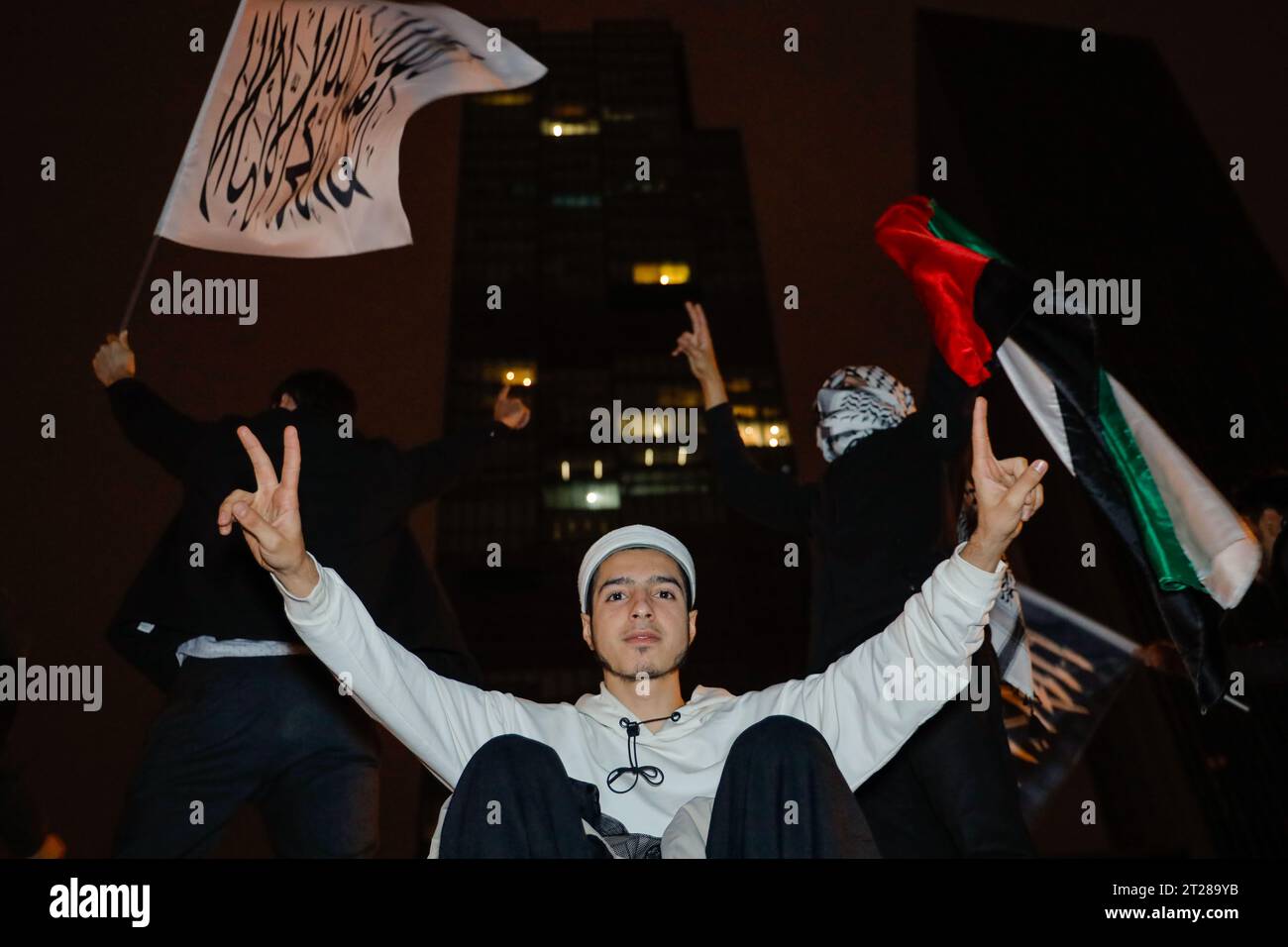 Istanbul, Istanbul, Turkey. 18th Oct, 2023. Hundreds of Turks and Arabs ...