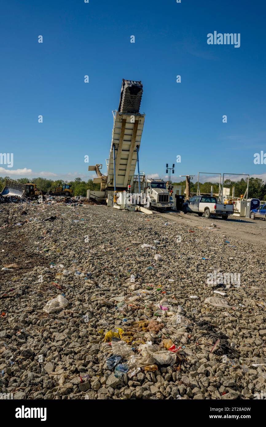Tippers unloading garbage from transfer trailers at the King County ...