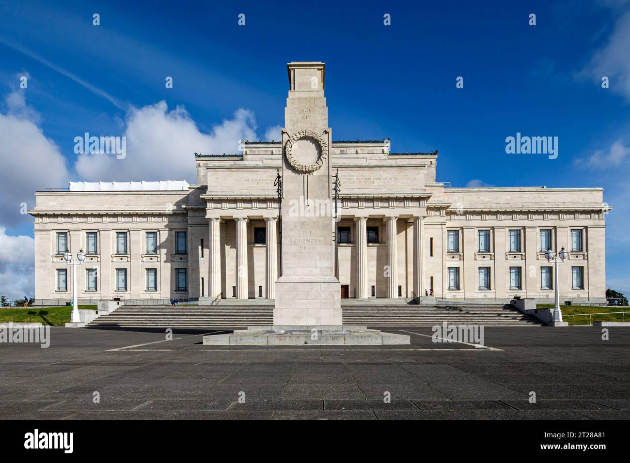The cenotaph and front of Auckland War Memorial Museum in Auckland, New Zealand Stock Photo - Alamy