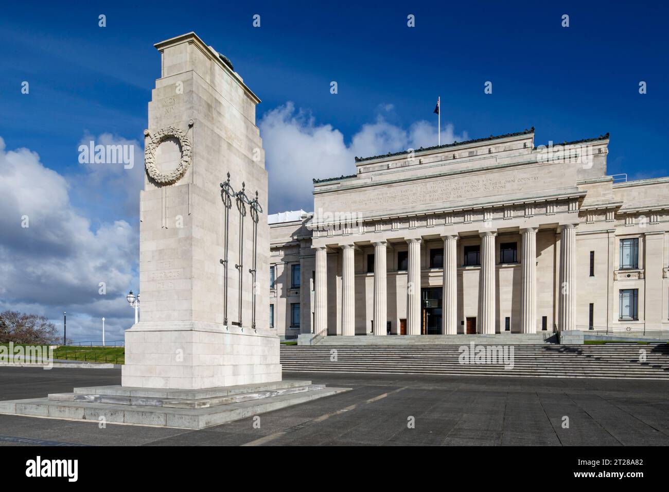 The cenotaph and front of Auckland War Memorial Museum in Auckland, New ...