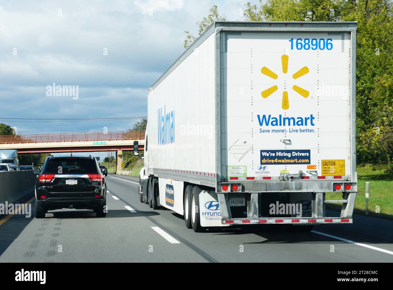 Walmart truck hi-res stock photography and images - Alamy