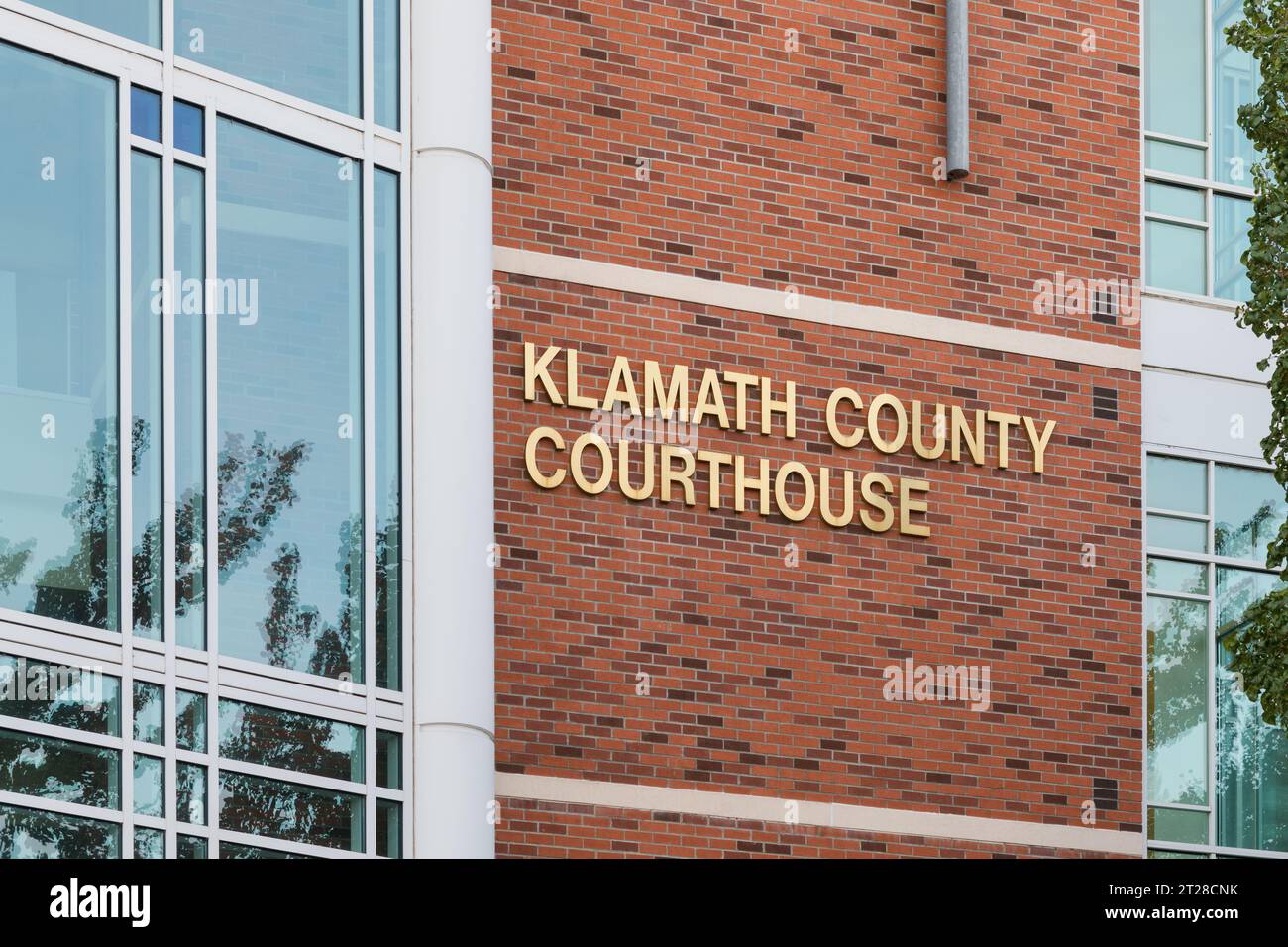 Modern courthouse sign hi-res stock photography and images - Alamy
