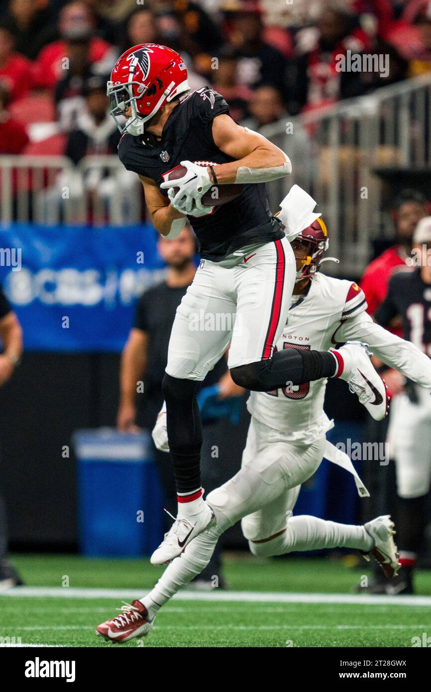 Atlanta Falcons wide receiver Drake London (5) catches a pass during ...