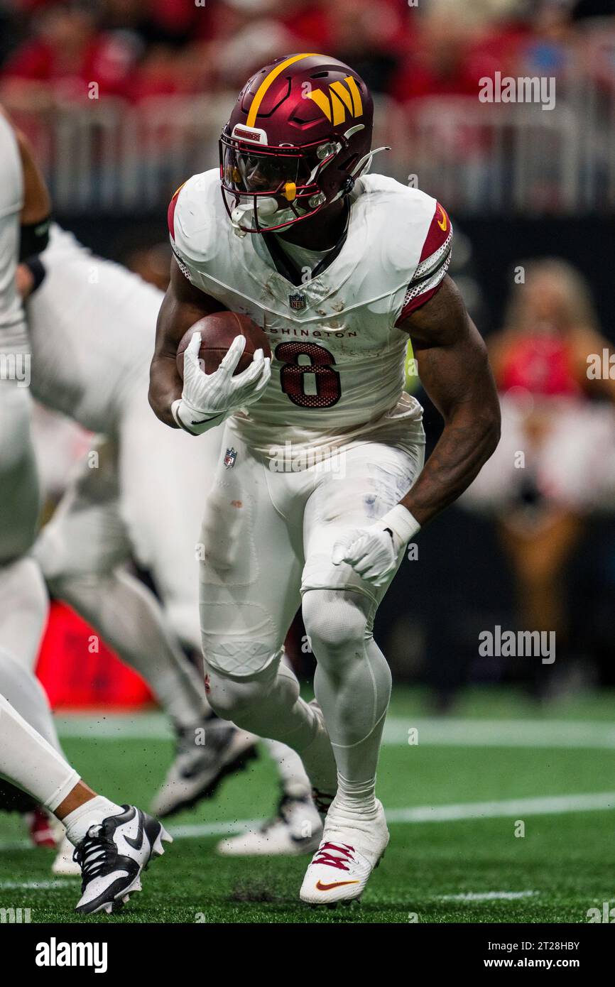Washington Commanders running back Brian Robinson Jr. (8) runs the ball ...