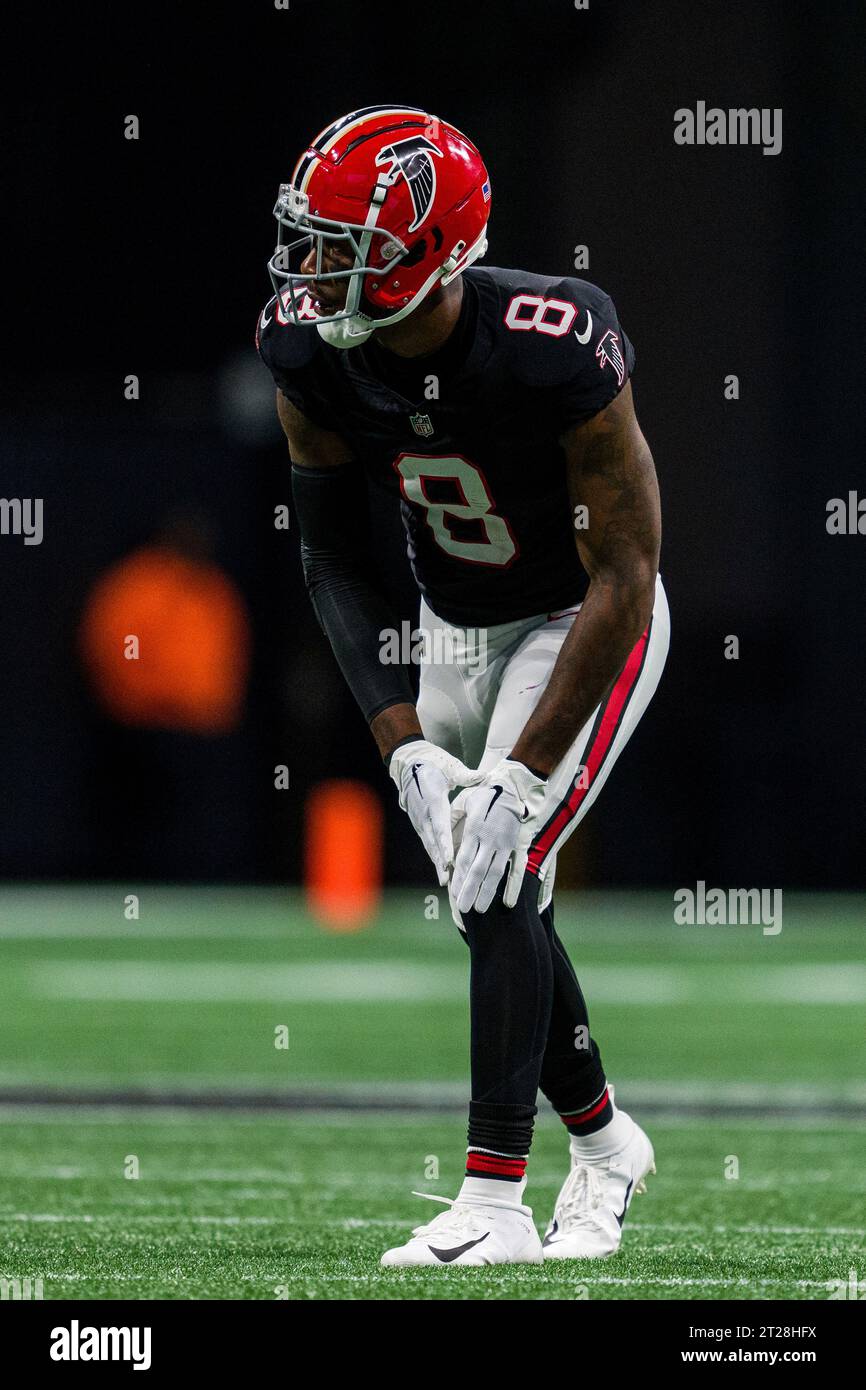 Atlanta Falcons tight end Kyle Pitts (8) lines up during the second ...