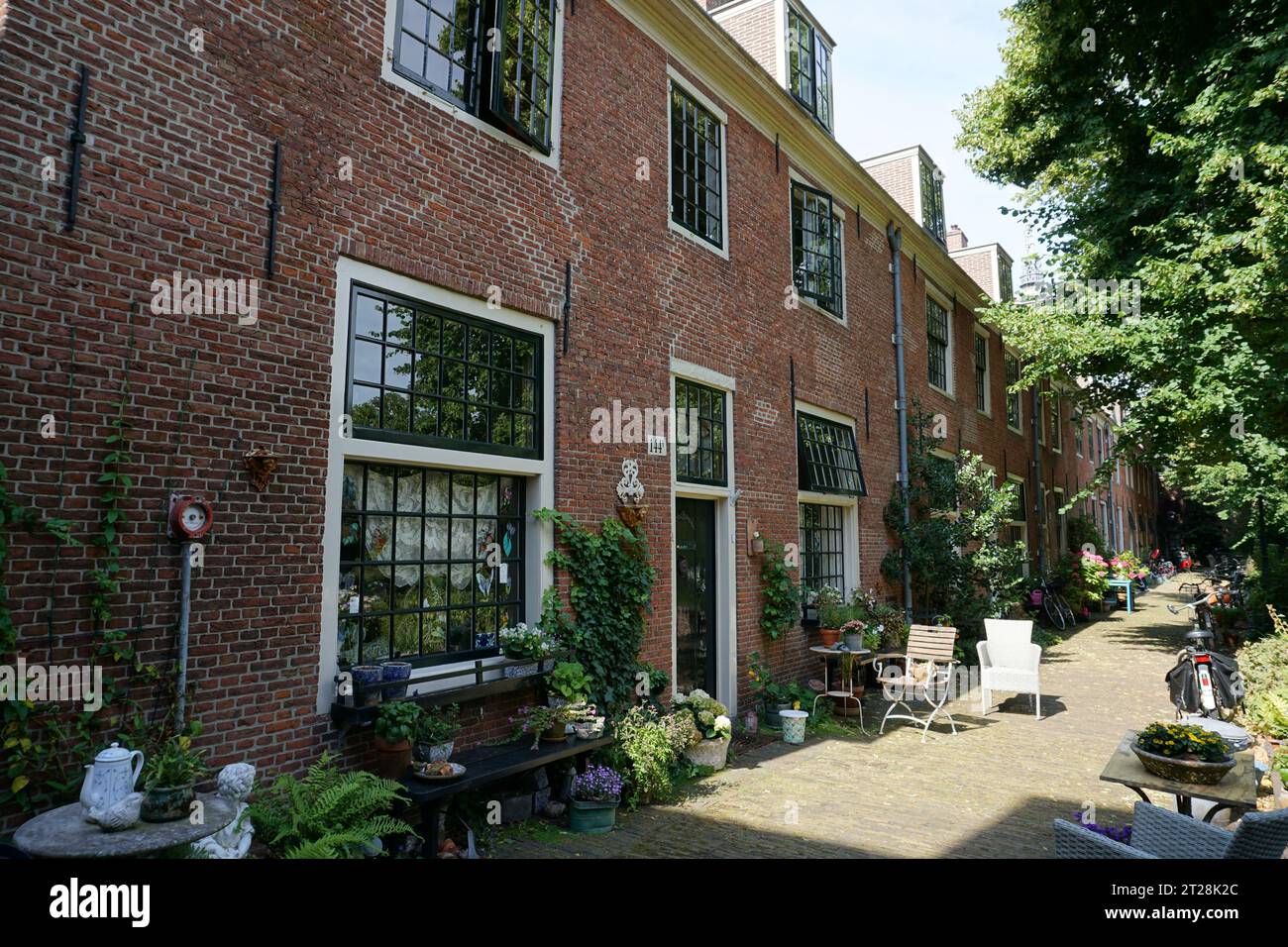 A row of typical traditional Dutch old fashioned brick houses with ... A row of typical traditional Dutch old fashioned brick houses with ...