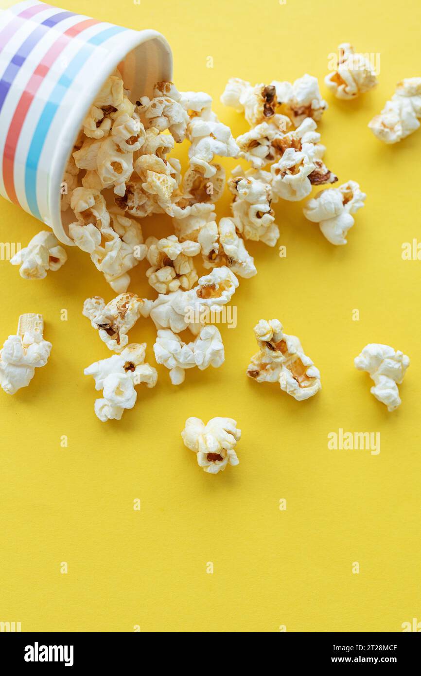 Popcorn paper bucket on yellow background Stock Photo - Alamy