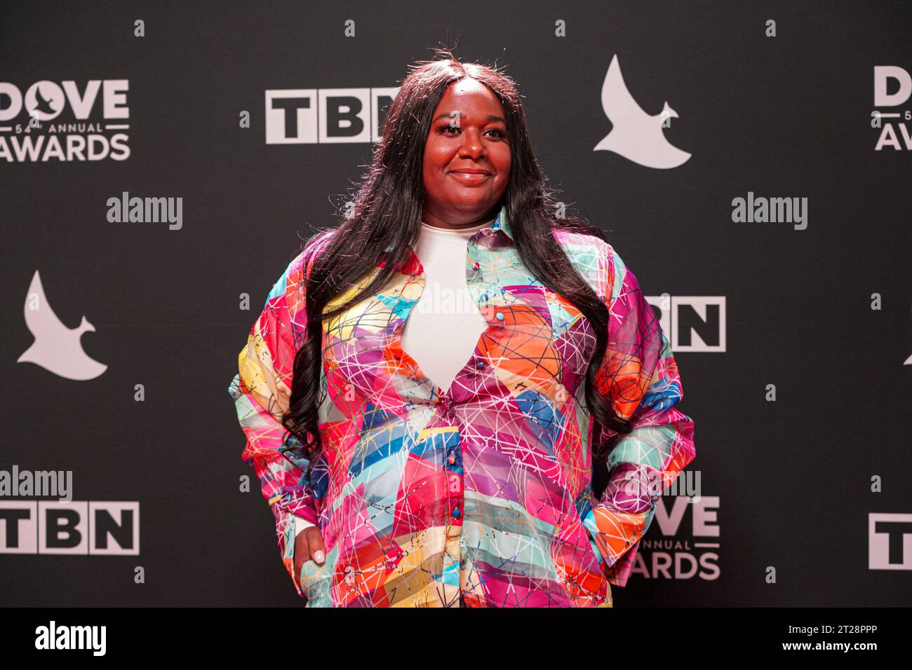 Nashville, Tennessee, USA, October 17, 2023. Naomi Raine On the red ...