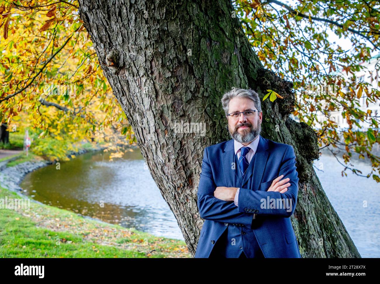 Eliot Higgins, founder of Bellingcat, is awarded the international ...