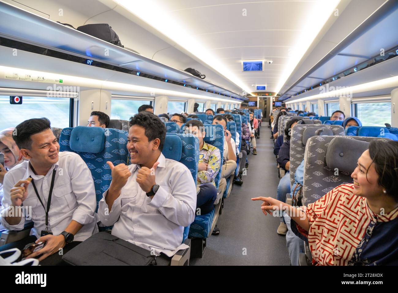 (231018) -- JAKARTA, Oct. 18, 2023 (Xinhua) -- Passengers chat in a carriage of a high-speed ...