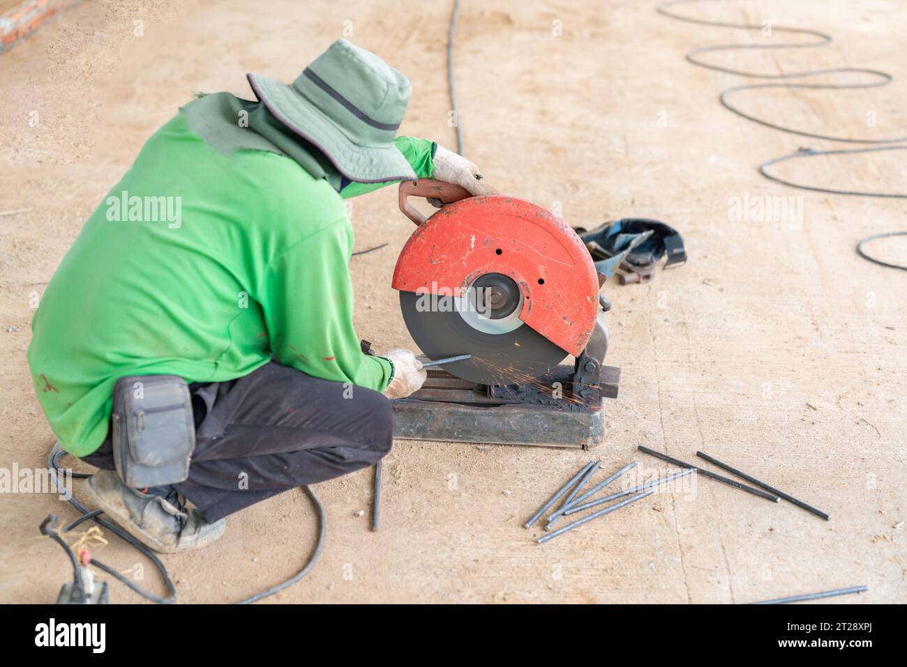 Steel rod cutting machine hi-res stock photography and images - Alamy