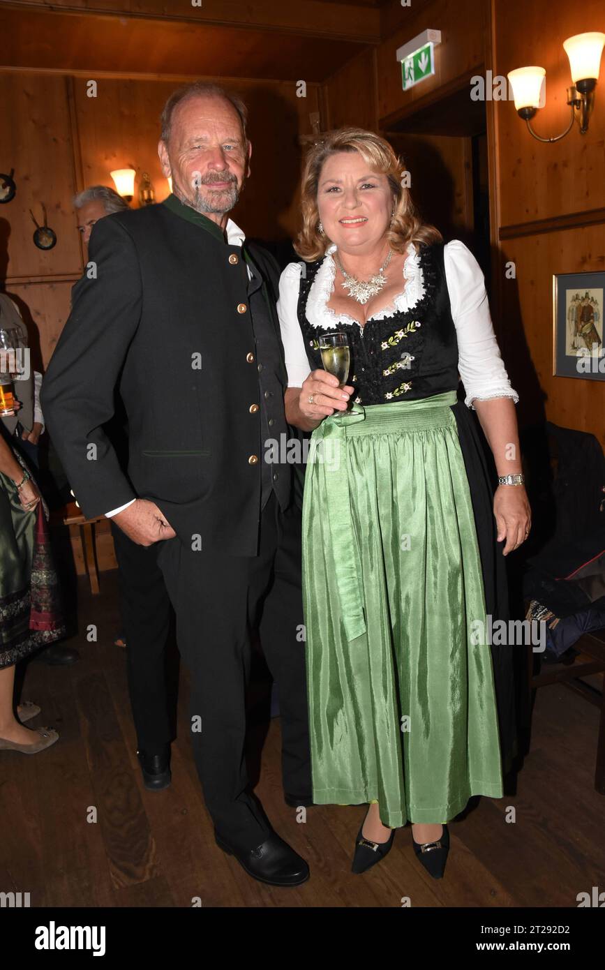 Uwe Erhardt Volkstuemlicher Musiker Angela Wiedl Saengerin Muenchen 17. ...