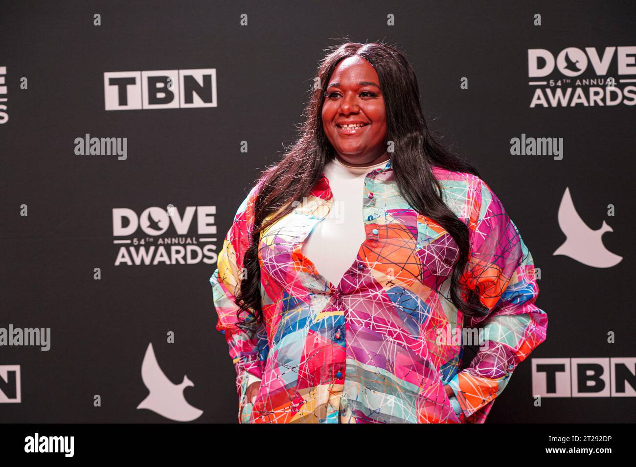 Nashville, Tennessee, USA, October 17, 2023. Naomi Raine On the red ...