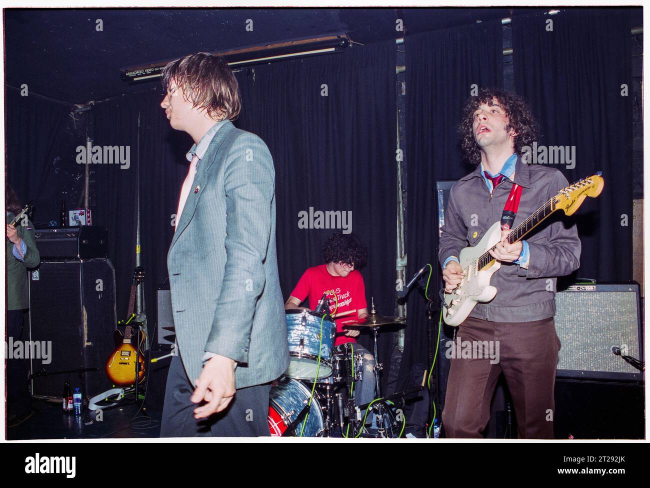 The strokes julian casablancas 2001 hi-res stock photography and images ...