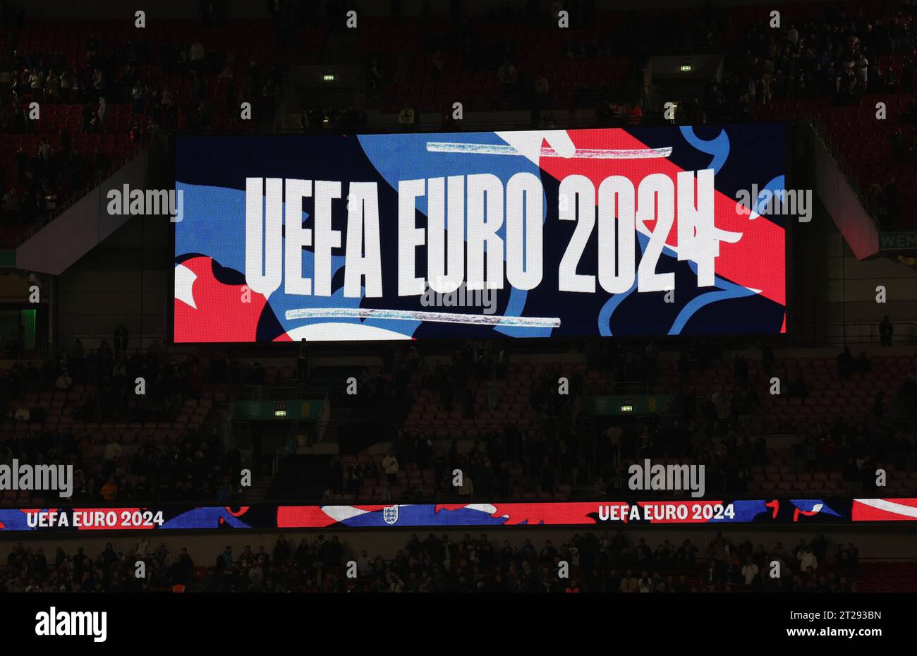 Wembley stadium london scoreboard hi-res stock photography and images ...