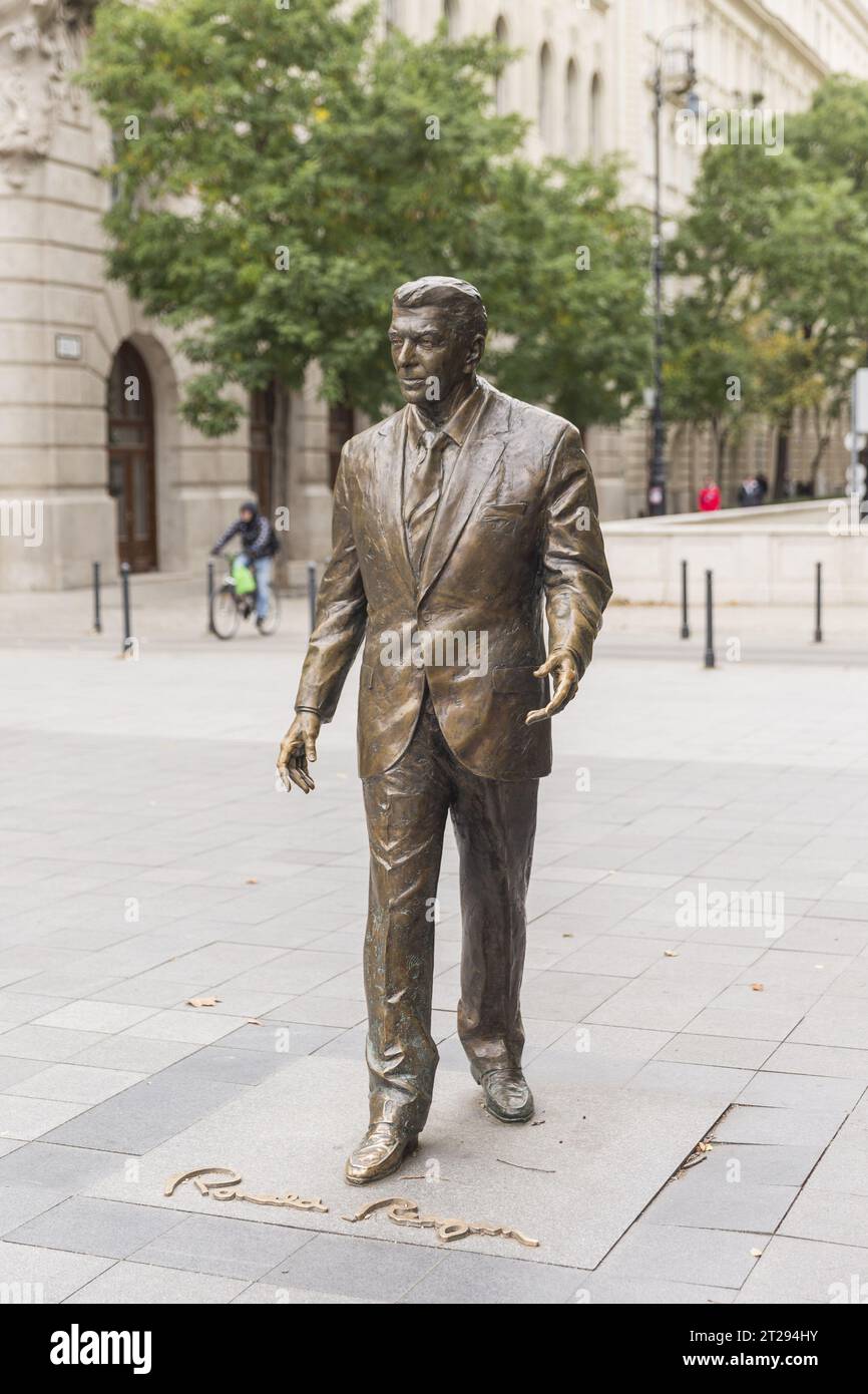Memorial of Ronald Reagan visit to Budapest Stock Photo - Alamy