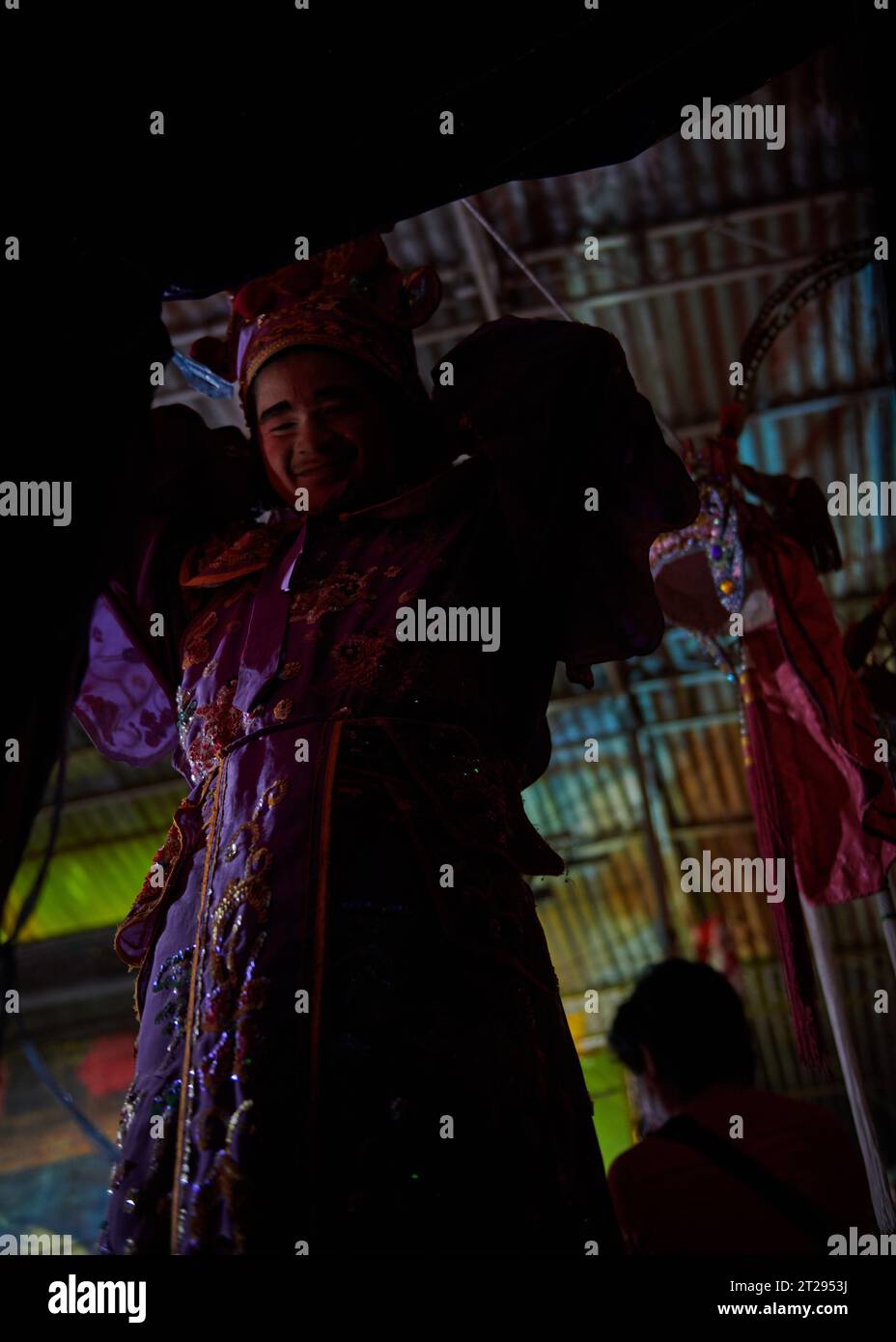 Chinese Opera actor prepares at backstage for performance Stock Photo ...