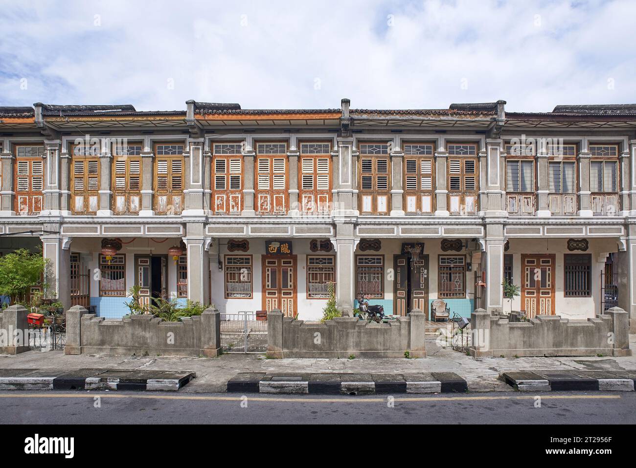 Heritage houses in Penang. Vintage nanyang style houses. Abandoned old ...