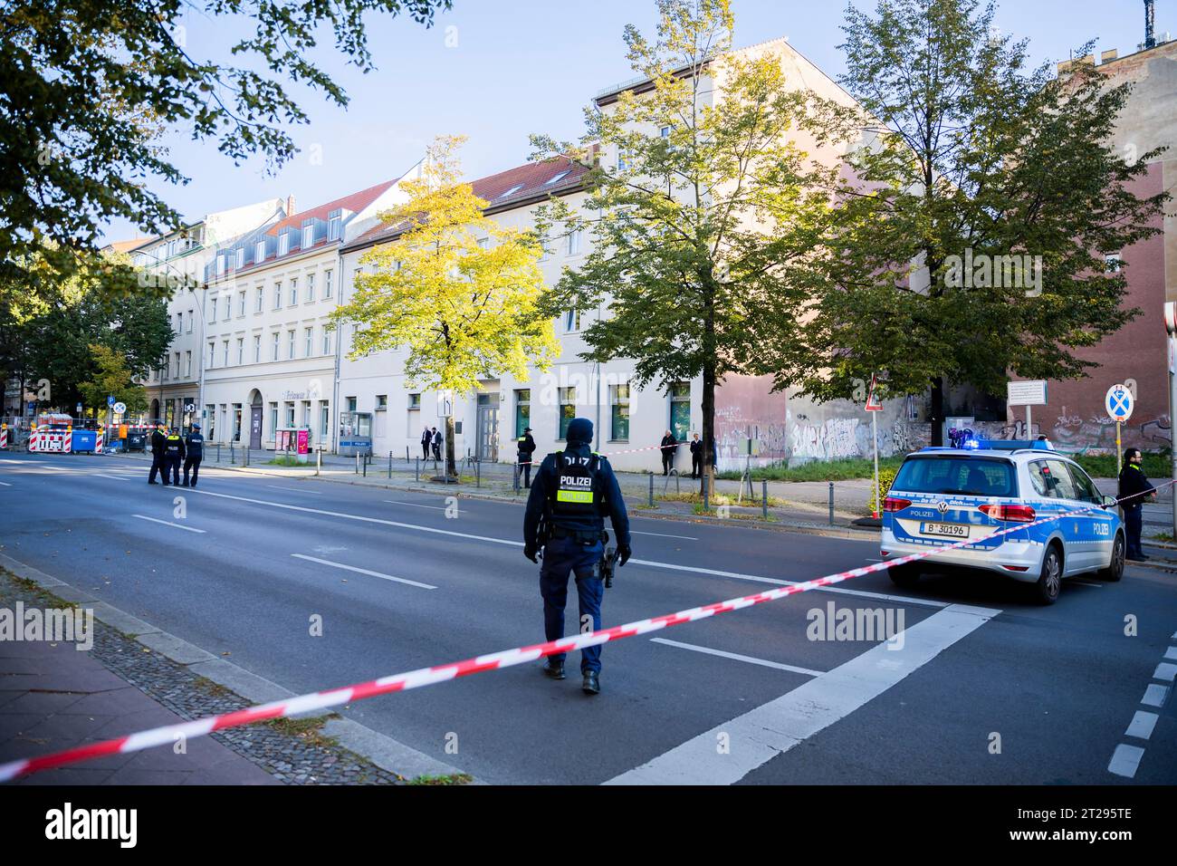 Berlin, Germany. 18th Oct, 2023. Police forces stand in front of the ...