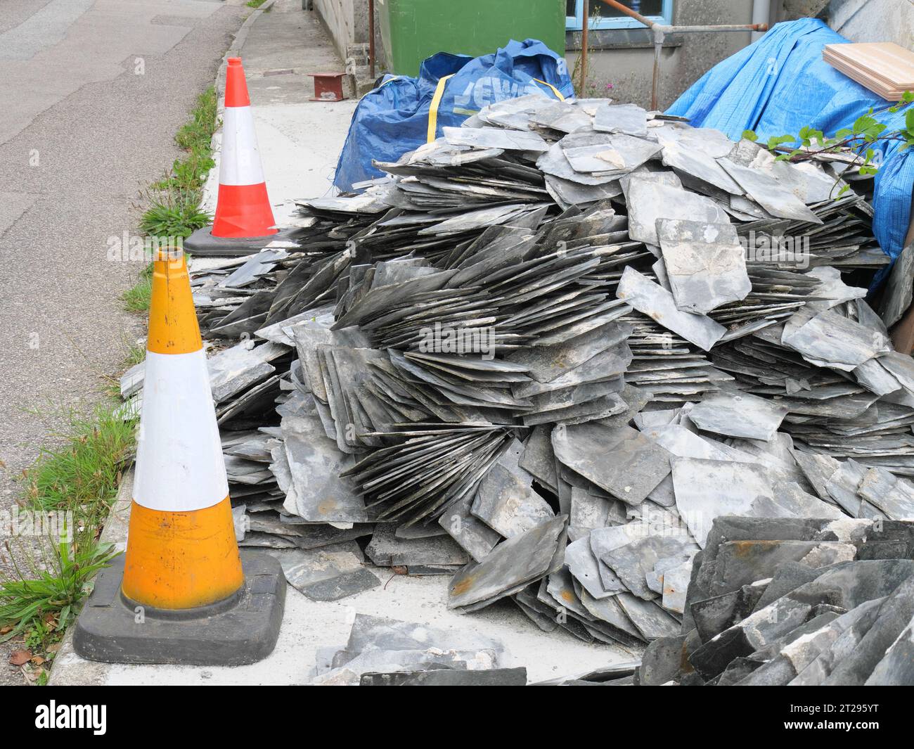 Roofing decks hi-res stock photography and images - Alamy