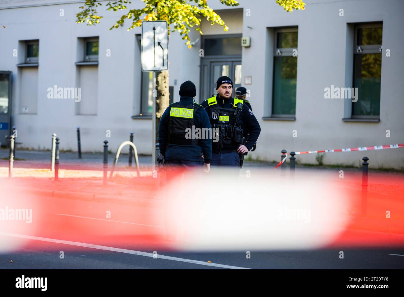 Berlin, Germany. 18th Oct, 2023. Police forces stand in front of the ...