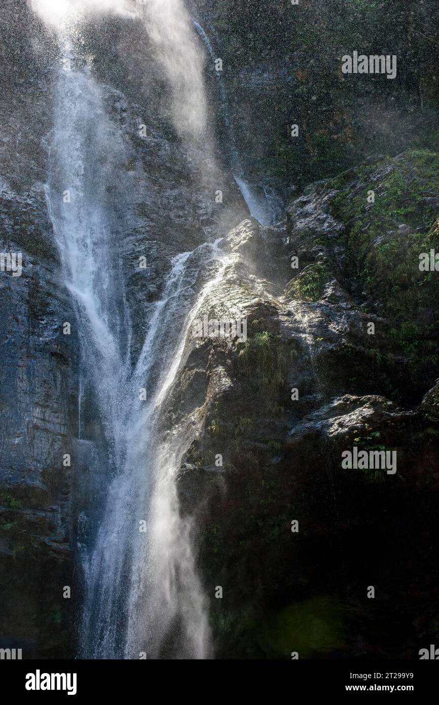 Waterfall splashing against rocks hi-res stock photography and images ...