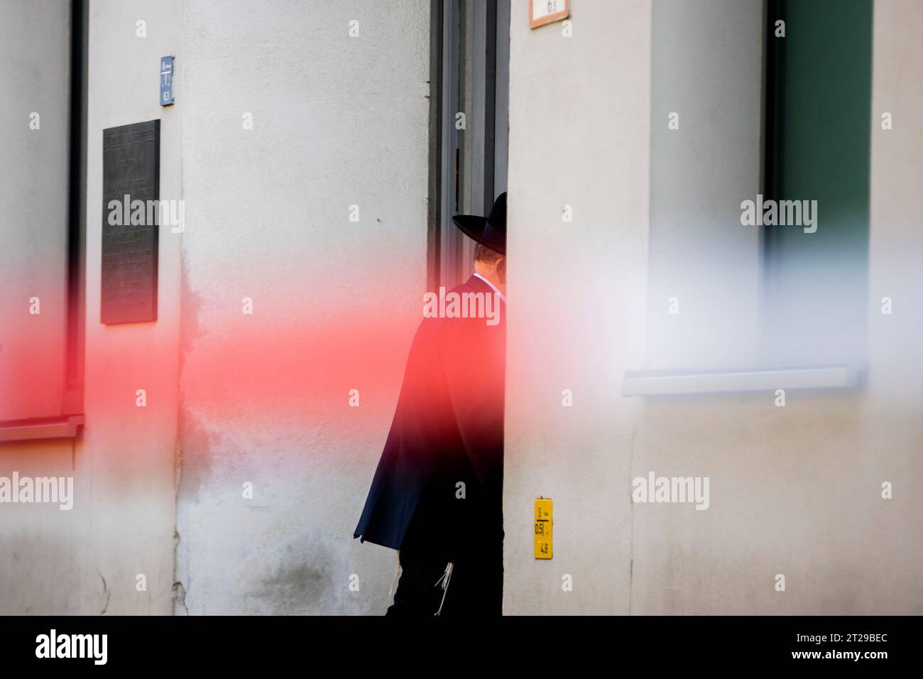 Berlin, Germany. 18th Oct, 2023. A man enters the Jewish community ...