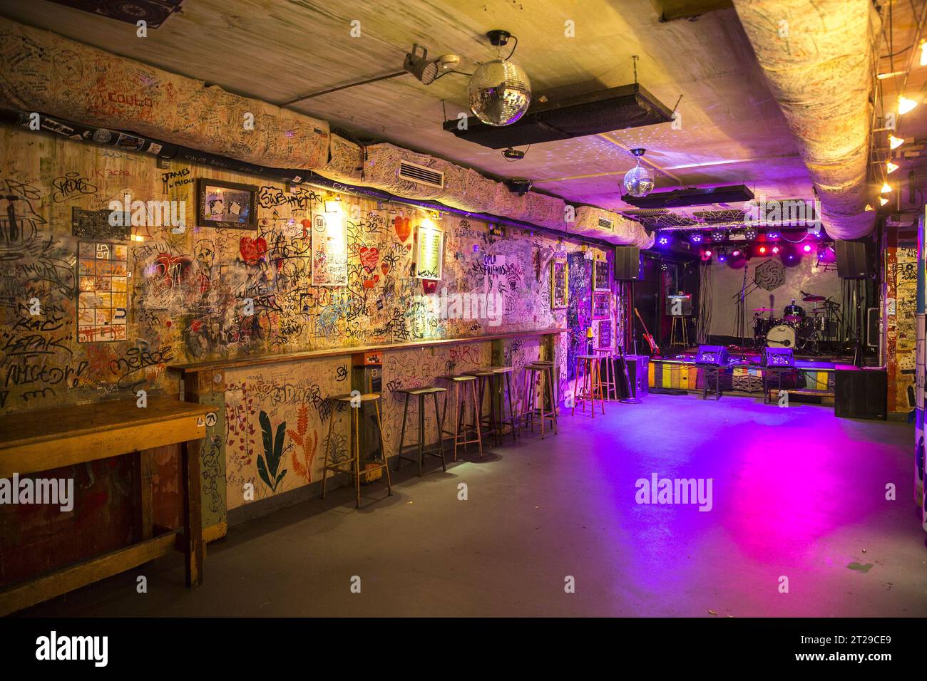 Ruin bar budapest jewish quarter hi-res stock photography and images ...