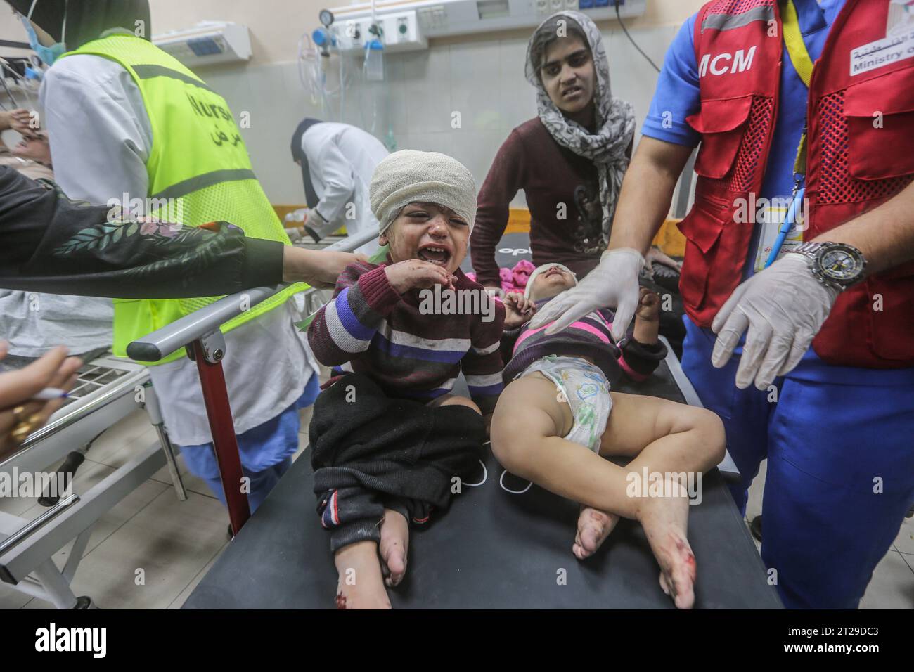 Khan Yunis, Palestinian Territories. 18th Oct, 2023. Injured children ...
