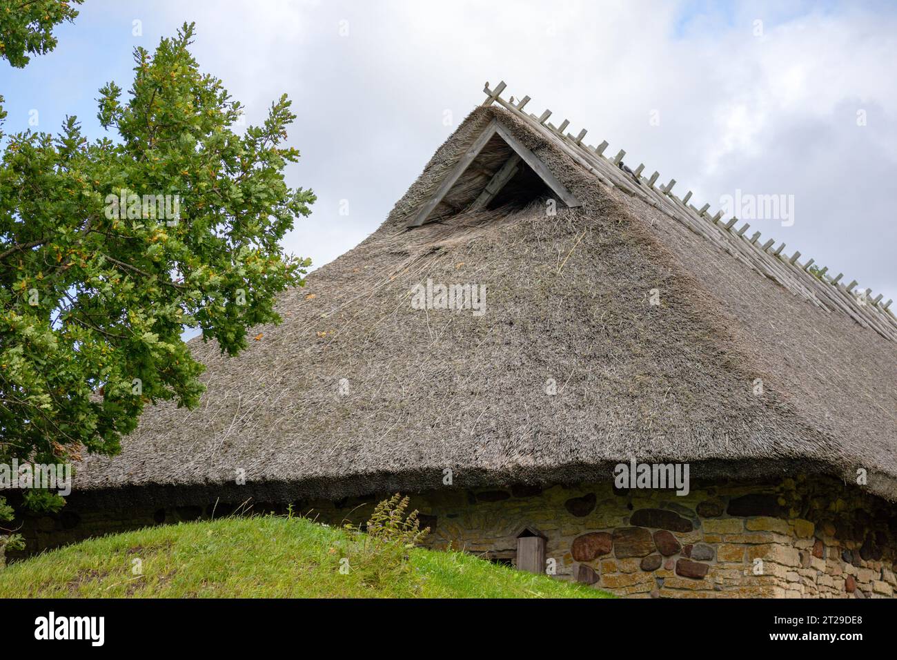 Old farm buildings ireland hi-res stock photography and images - Alamy