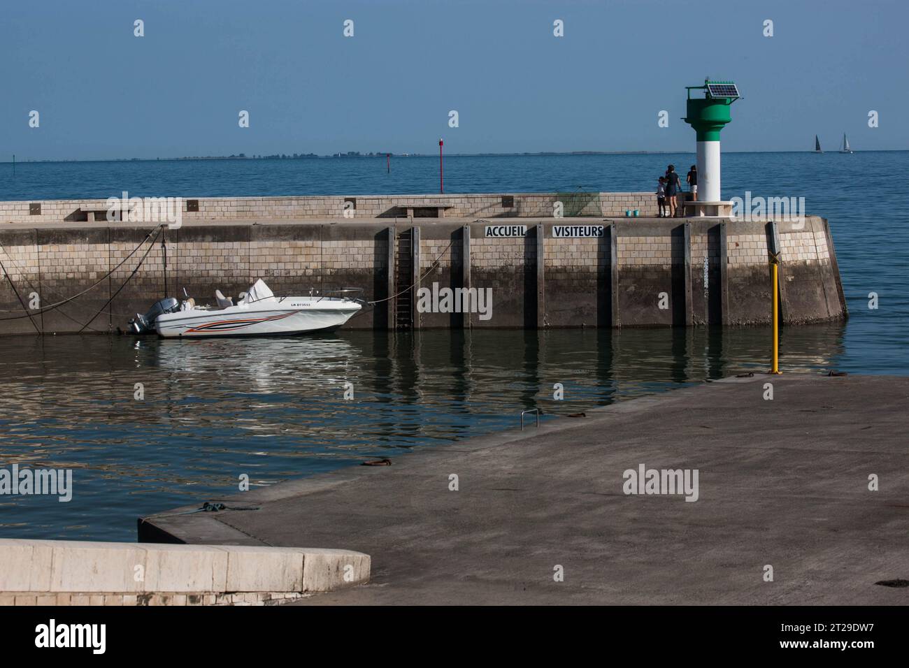 Tiny port of Rivedoux-Plage, Ile de Re SW France Stock Photo - Alamy