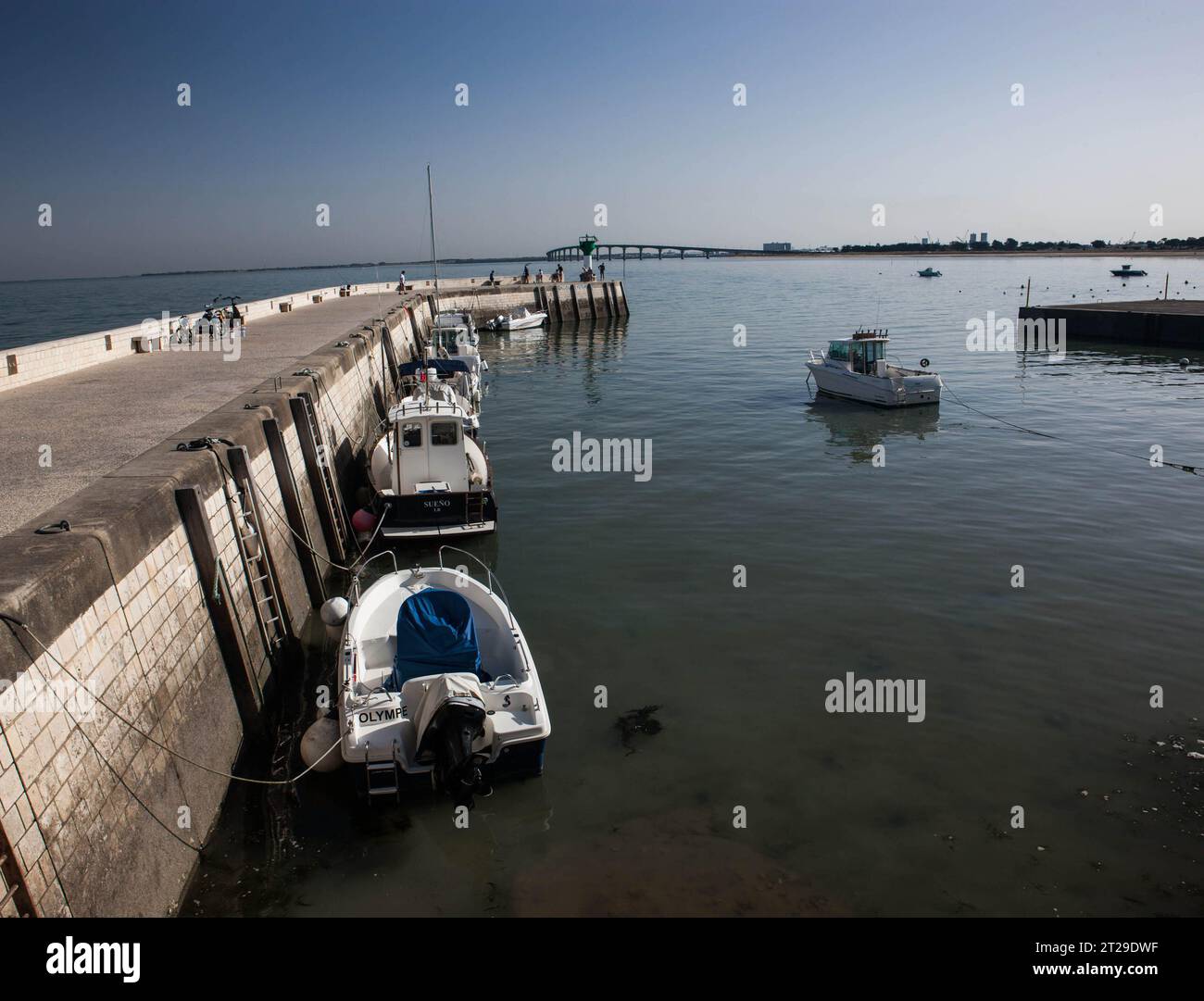 Tiny port of Rivedoux-Plage, Ile de Re SW France Stock Photo - Alamy