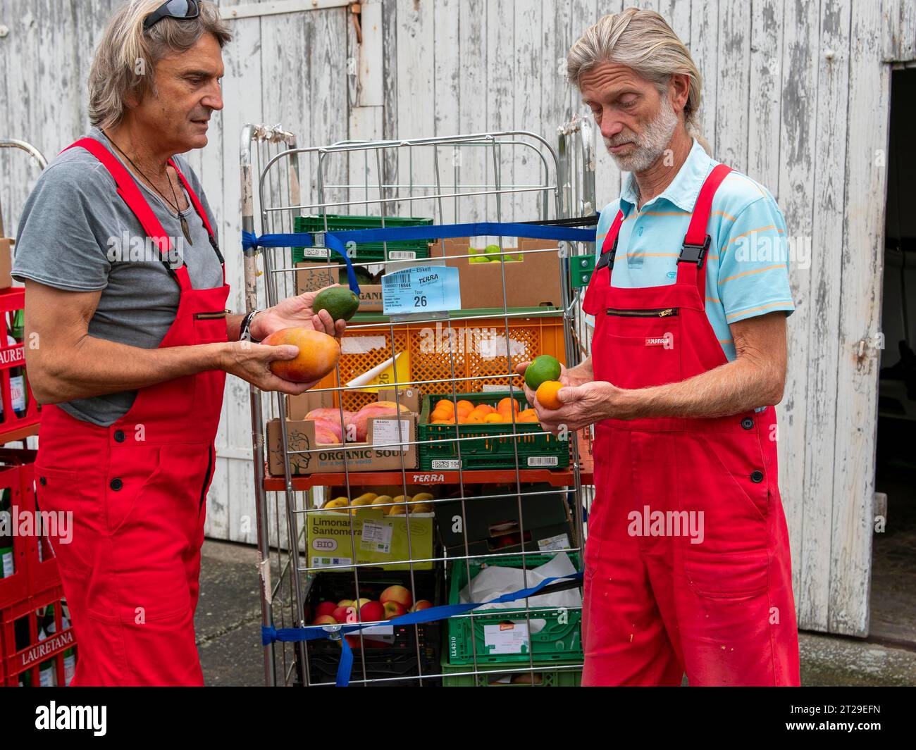 Delivery trolleys hi-res stock photography and images - Alamy