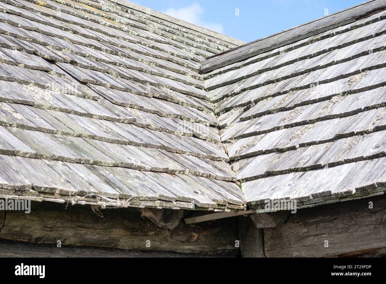 Corner joint of wooden plank roof Stock Photo - Alamy