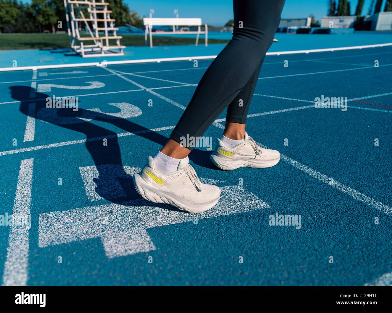 Sprinter silhouette runner start hi-res stock photography and images ...