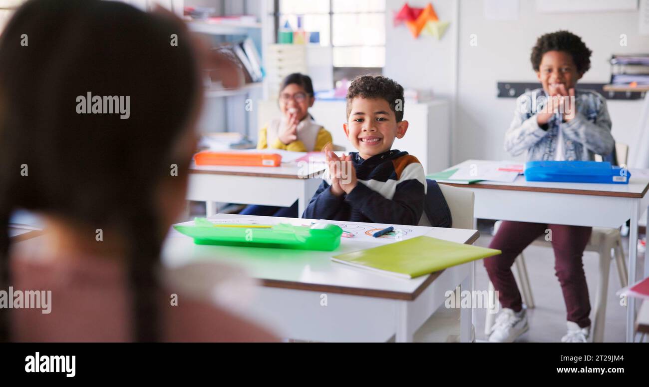 Students clapping in classroom hi-res stock photography and images - Alamy