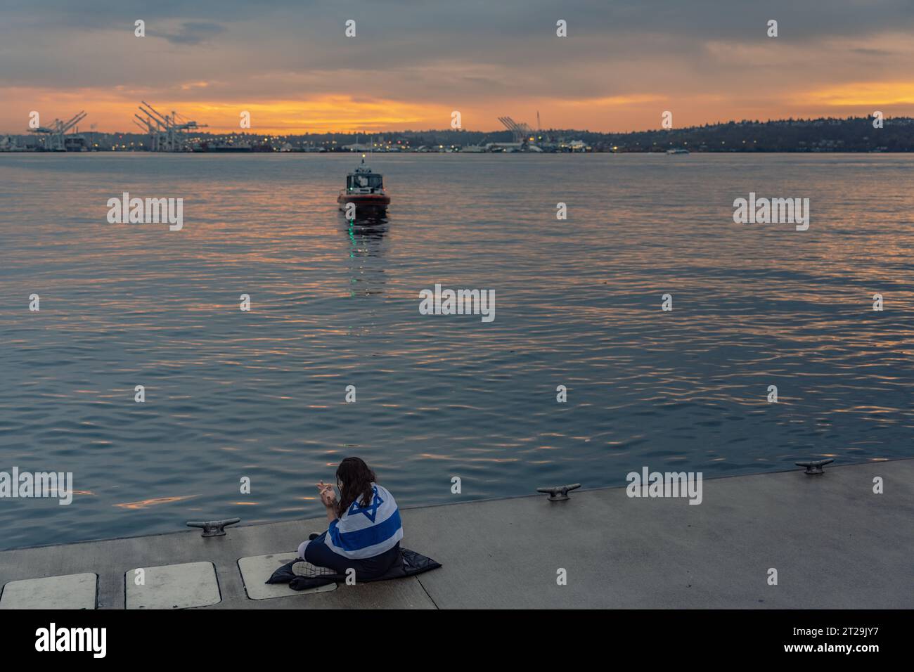 Seattle, United States. 17th Oct, 2023. A moment of silence as ...
