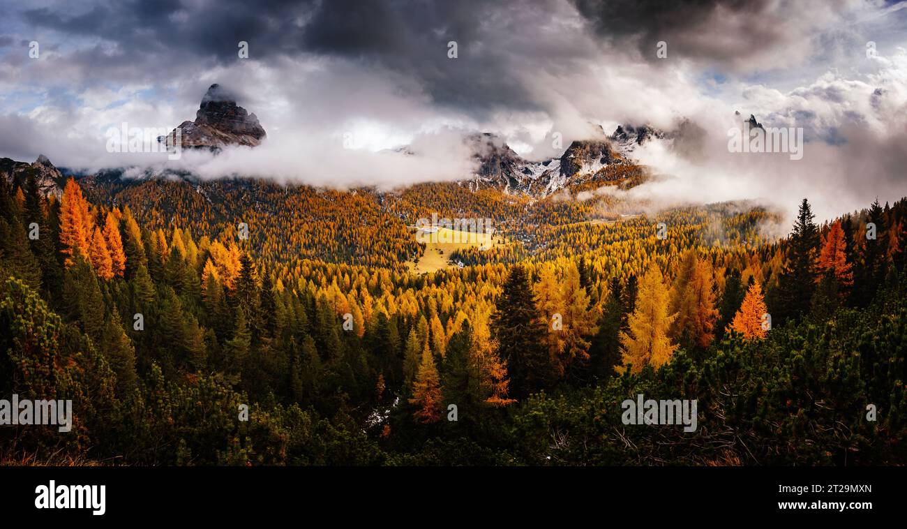 Stunning image of the alpine wallpaper. Dramatic scene, gloomy weather ...
