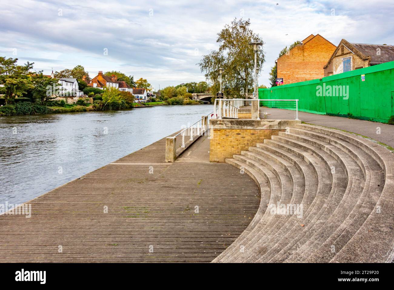 Semi circle stairs hi-res stock photography and images - Alamy