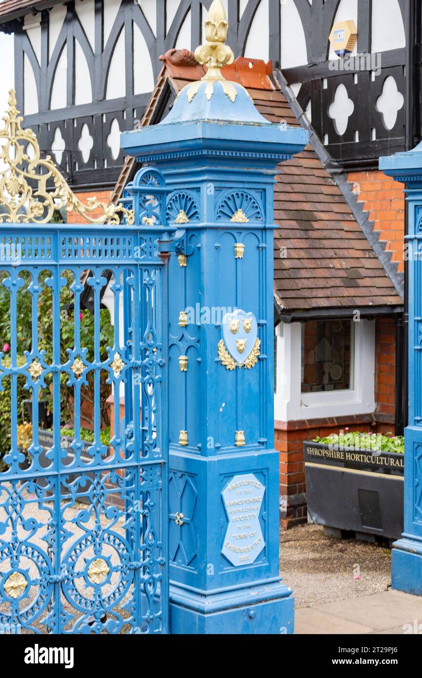 Gold gates hi-res stock photography and images - Alamy