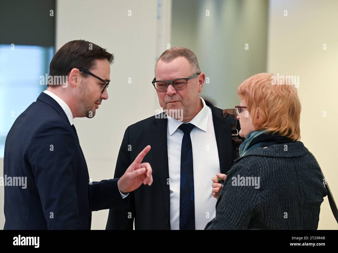 Potsdam, Germany. 18th Oct, 2023. Jan Redmann (l-r), Brandenburg CDU ...