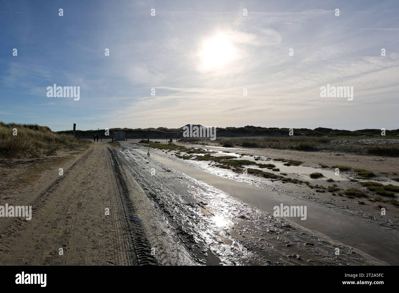 Sankt Peter Ording, Germany. 18th Oct, 2023. The sun is shining on the ...