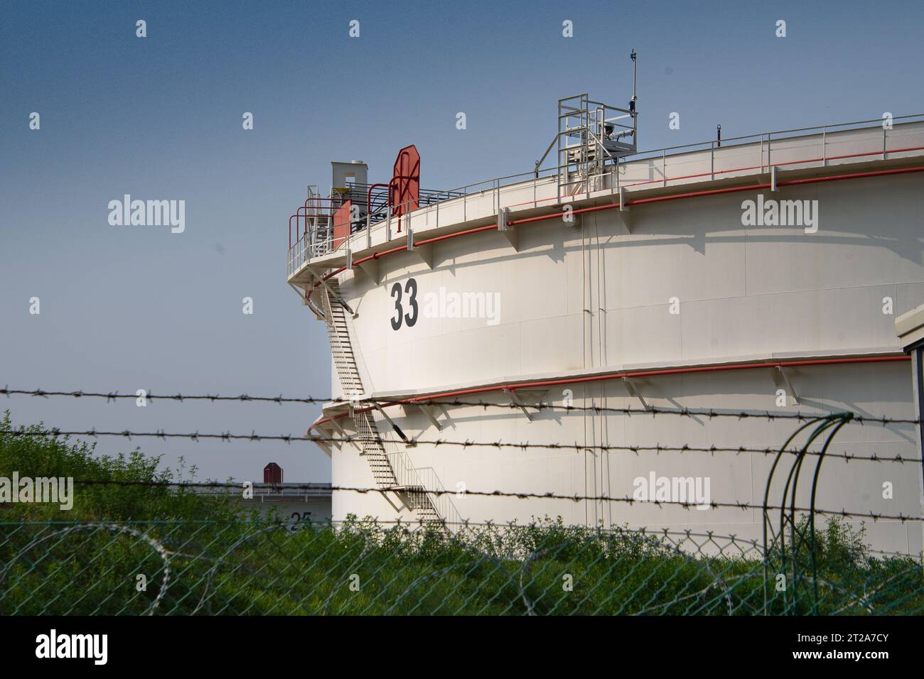 The 753 km long transalpine oil pipeline route (TAL) connects the ...