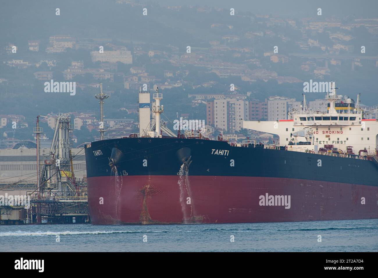 The 753 km long transalpine oil pipeline route (TAL) connects the ...
